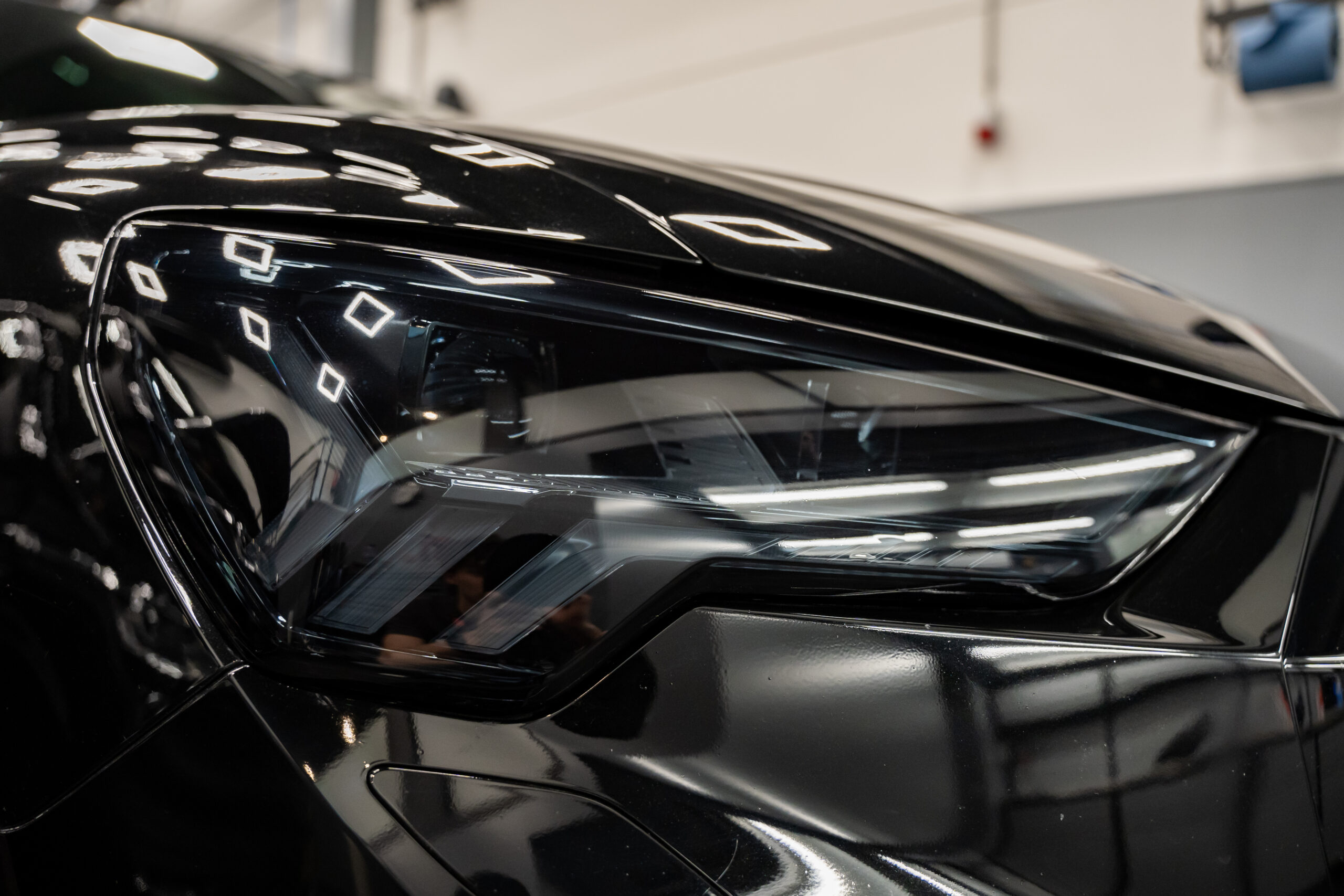 Audi Q3 Smoken Achterlichten + Koplampen + Gele Gordels + Gele ...
