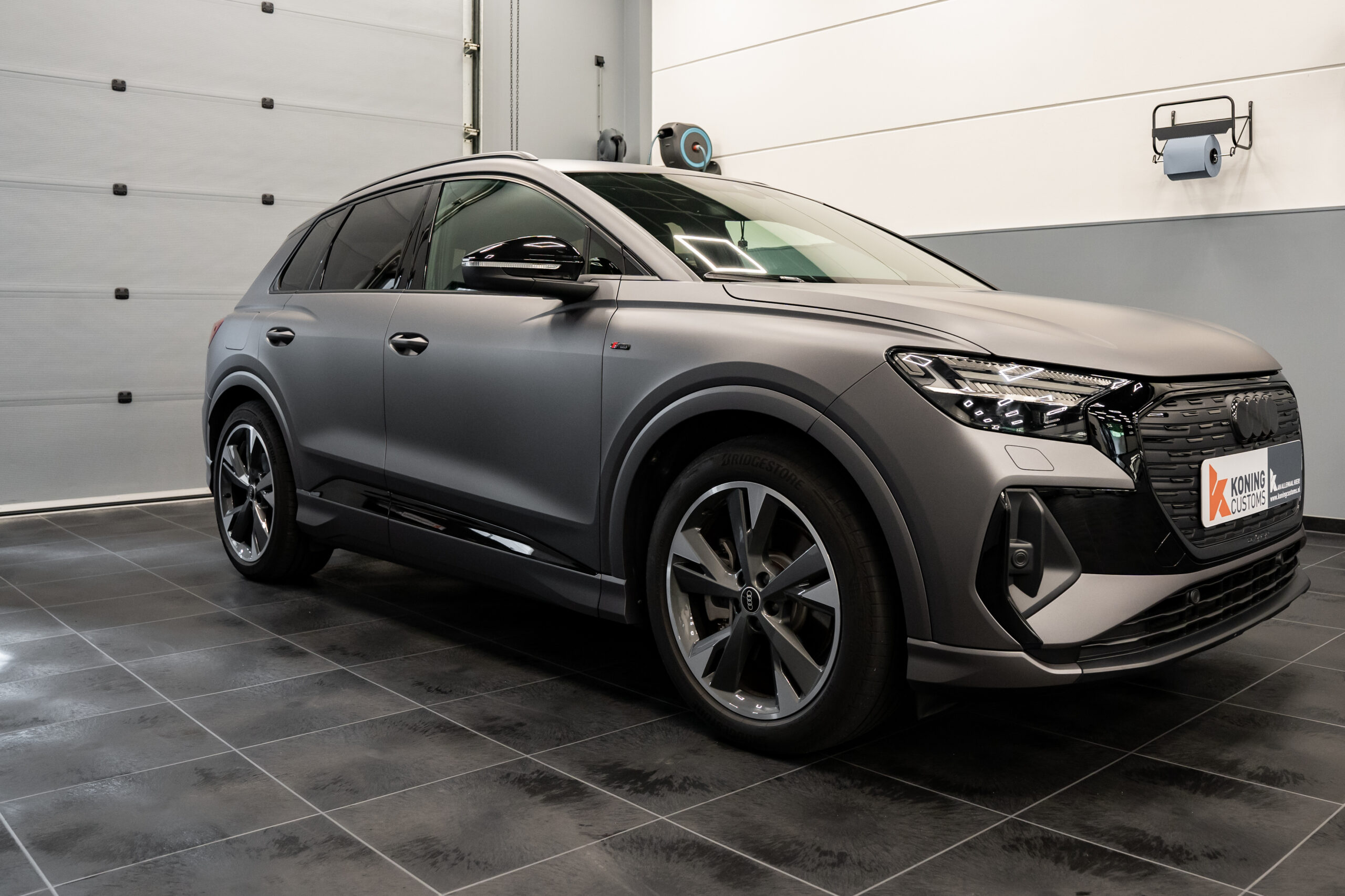 Audi Q4 Full Carwrap Matt Dark Grey - Blindeer Koning